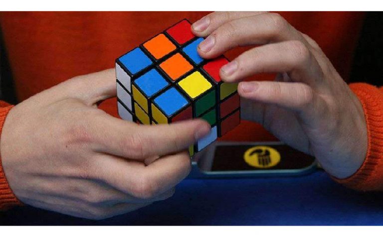 Робот из РФ установил новый мировой рекорд по сборке кубика Рубика - Дичь